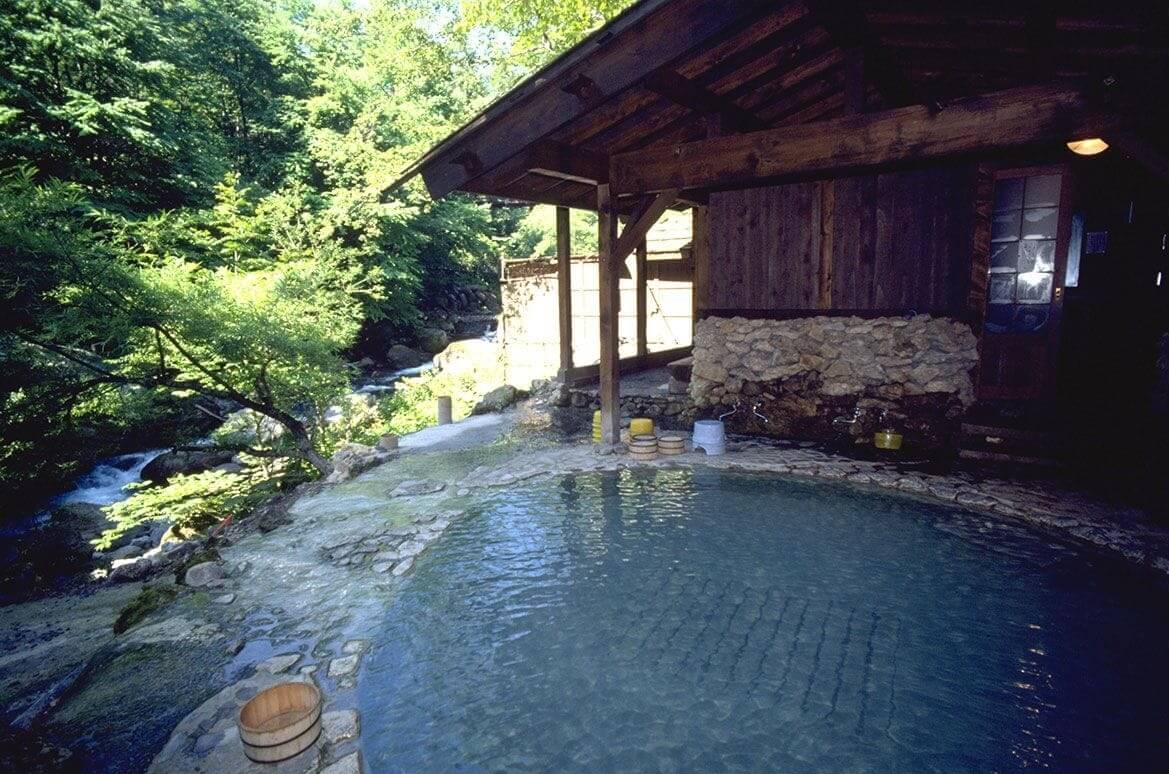 Chubu Hot Springs: Okuhida Onsen, Shibu Onsen, Shirahone Onsen and...